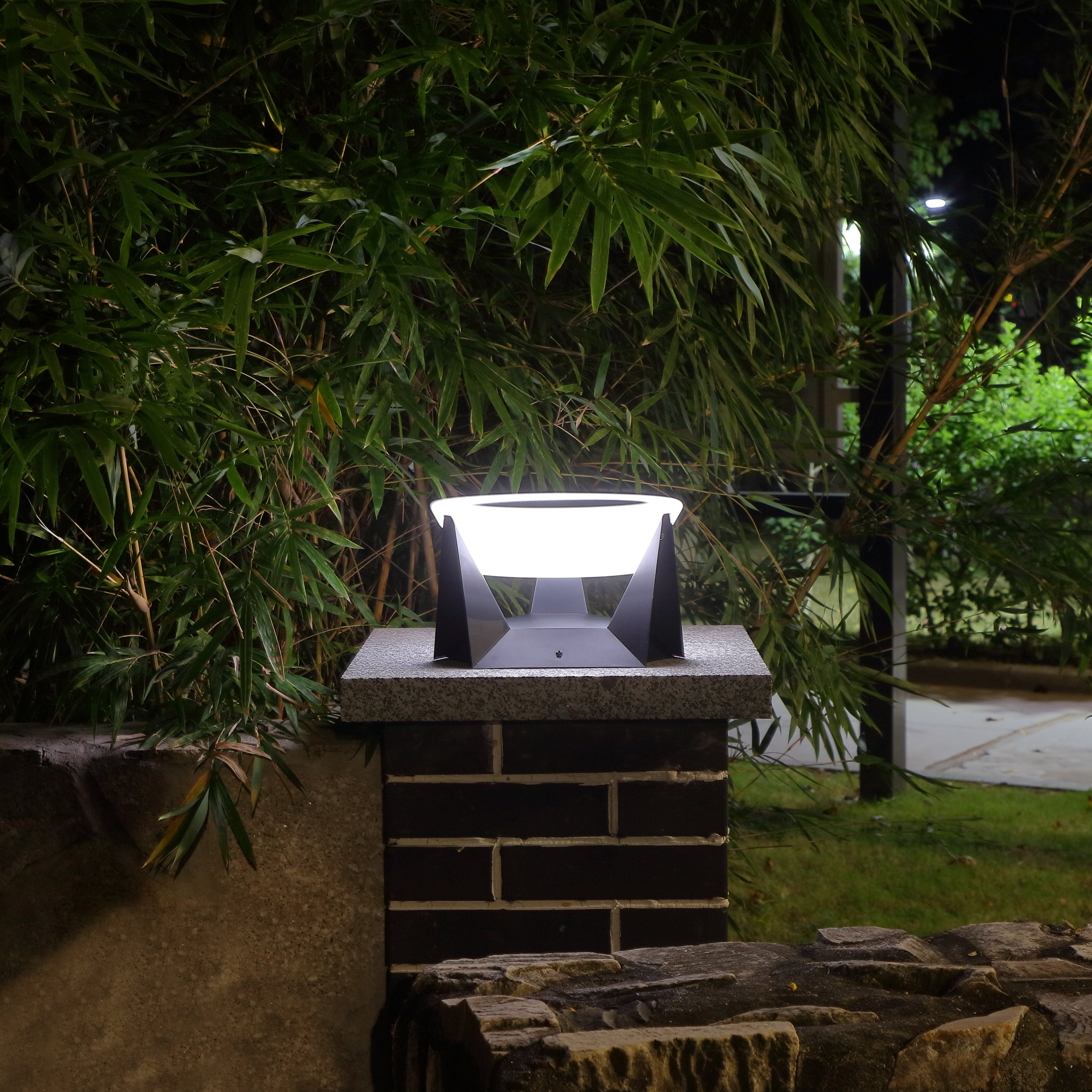 Solar Glow Outdoor Lamp – Ozarké