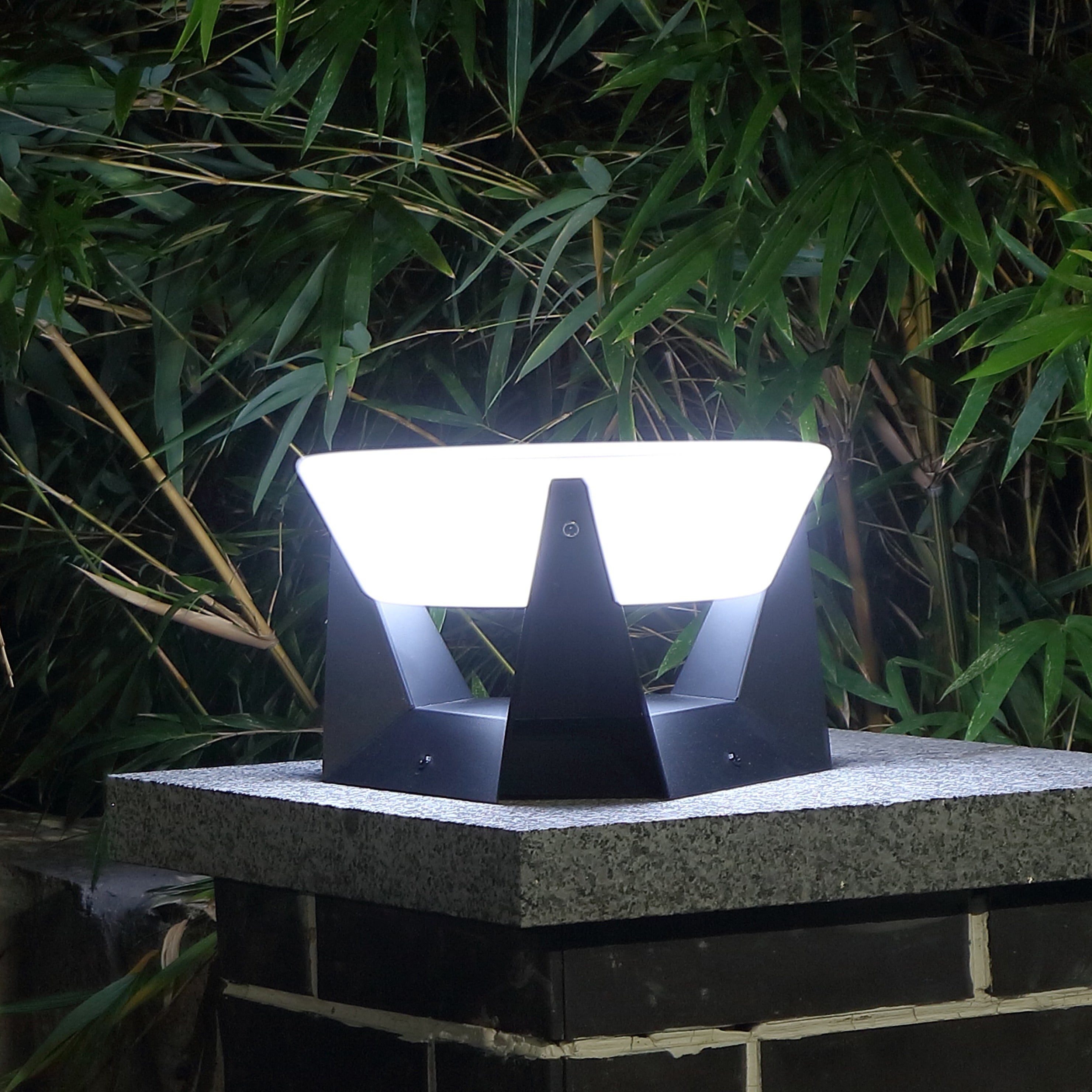 Solar Glow Outdoor Lamp – Ozarké