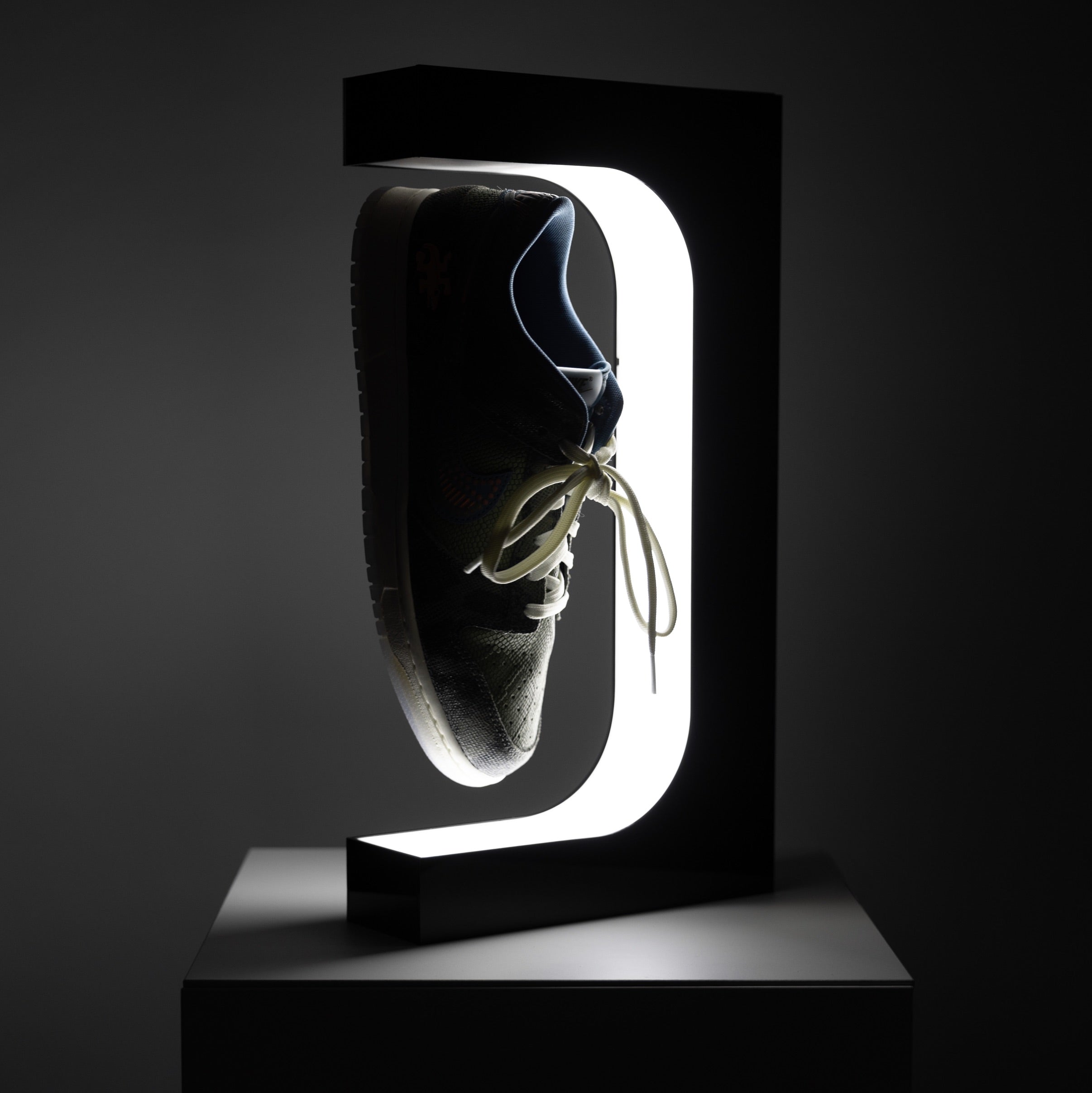 Floating Shoe Display LED Lamp – Ozarké