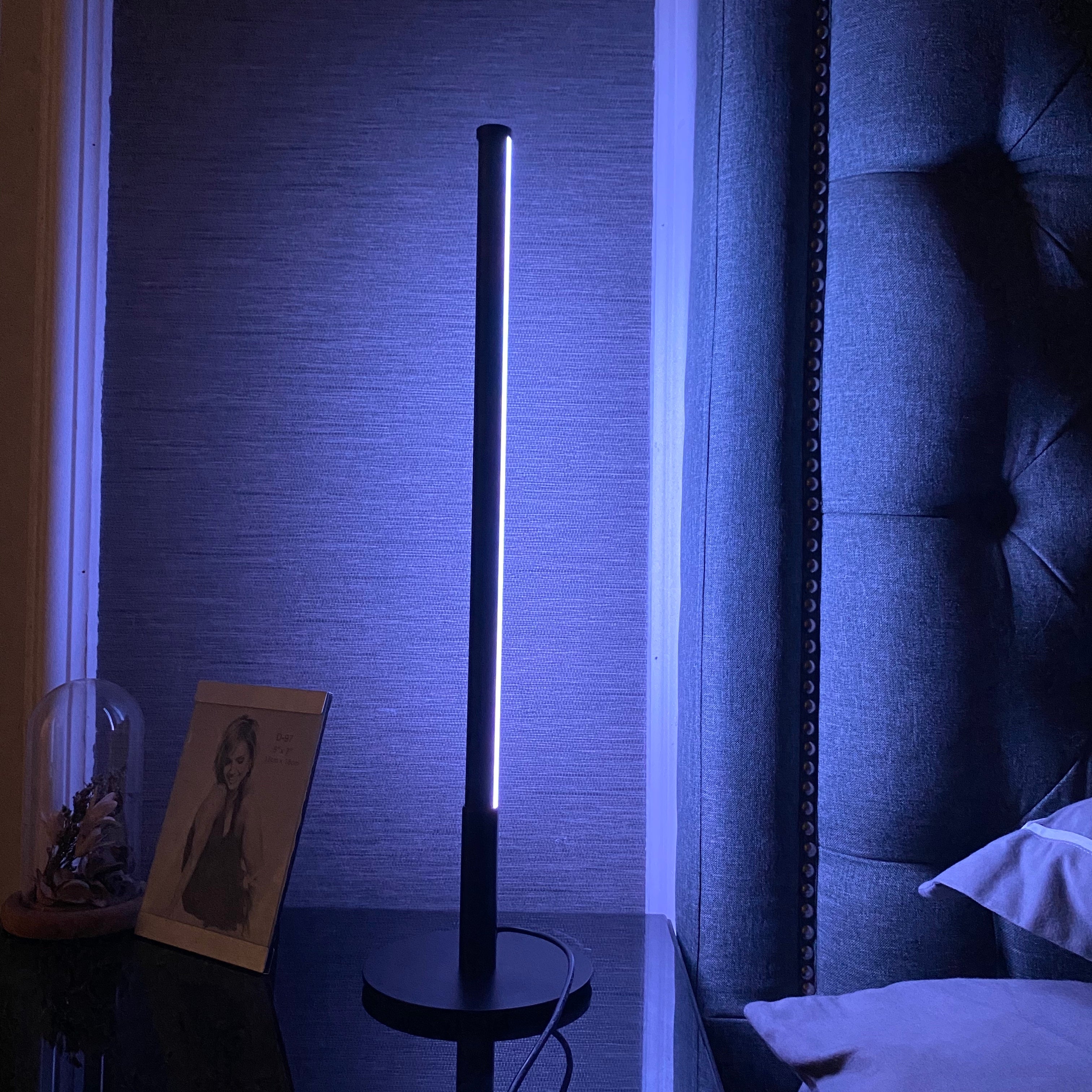 Minimalist RGB LED Table Lamp – Ozarké